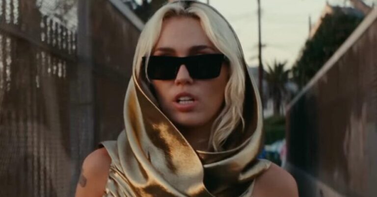 The Spiritual Significance of Two Moons in Dreams: Unveiling the ...